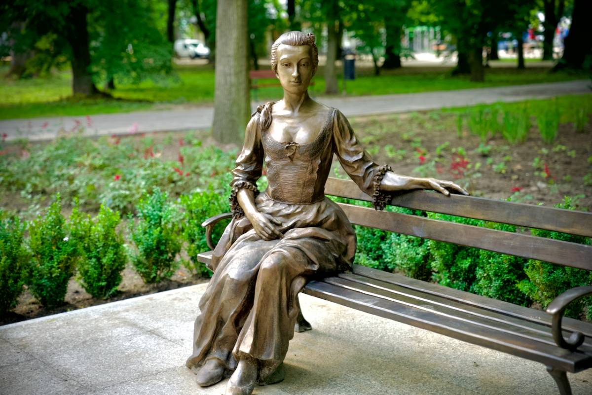 Ławeczka Aleksandry Ogińskiej - Siedlce - atrakcje turystyczne, Park ...